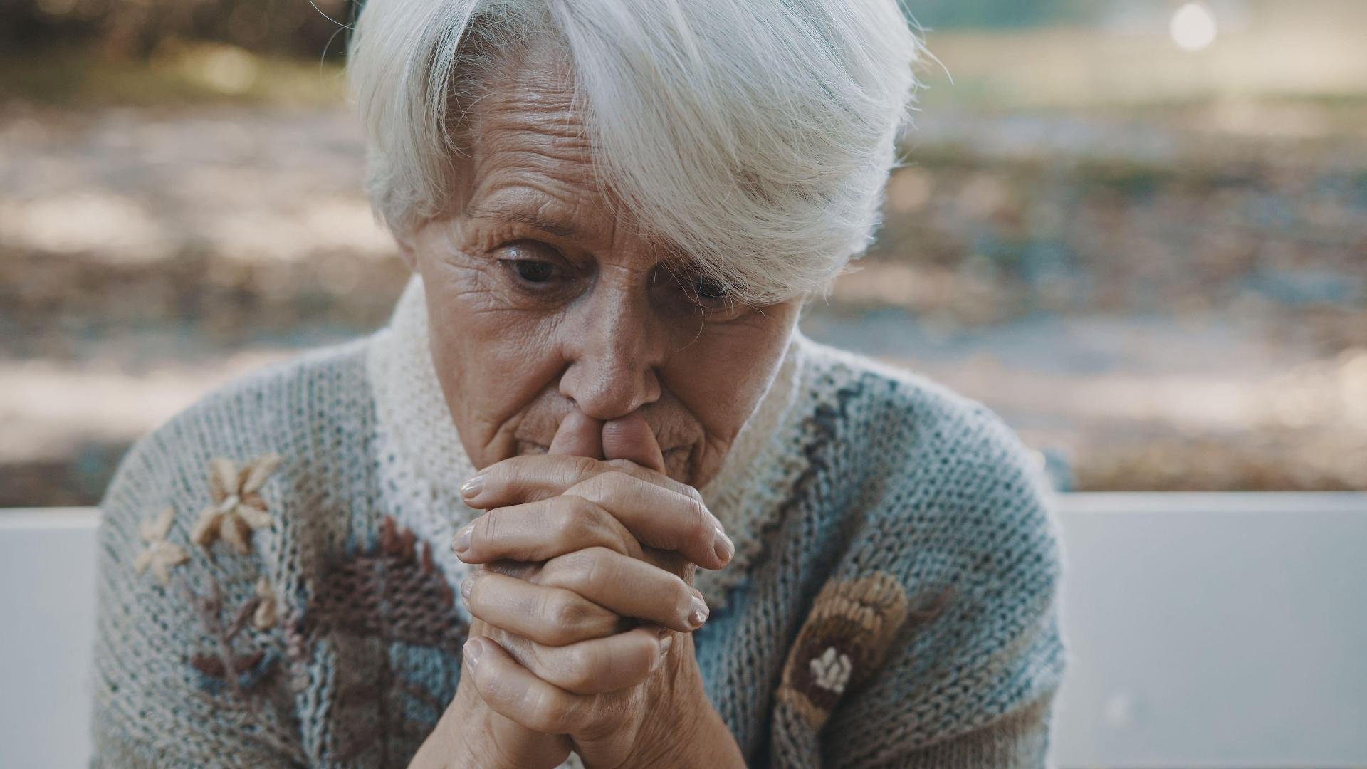 Ste vedeli? Pokličete lahko na nujno številko in za vas bodo zmolili - Slovenija - Metropolitan.si