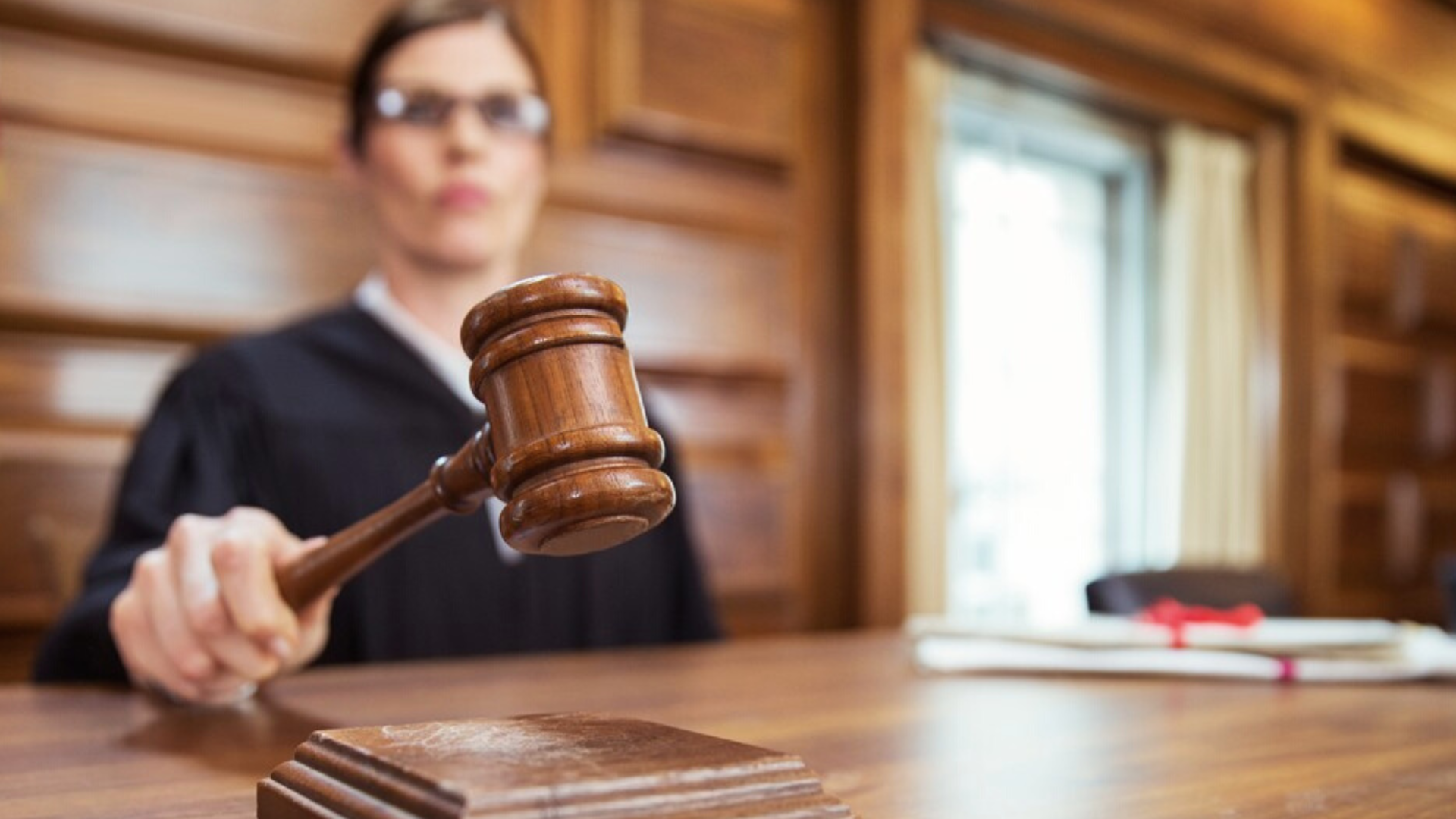 Poveličeval Adolfa Hitlerja in grozil Tanji Fajon ter Jaši Jenullu ...