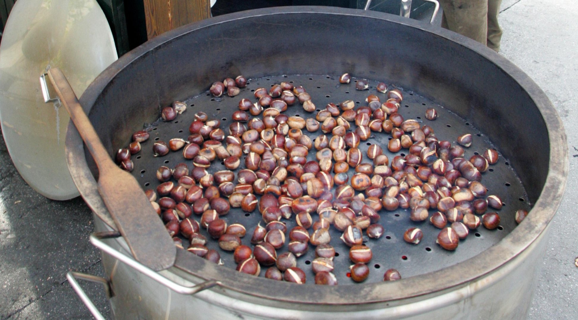 Najdražji kostanj na svetu? Hišico za kostanj na Prešernovem trgu so ...