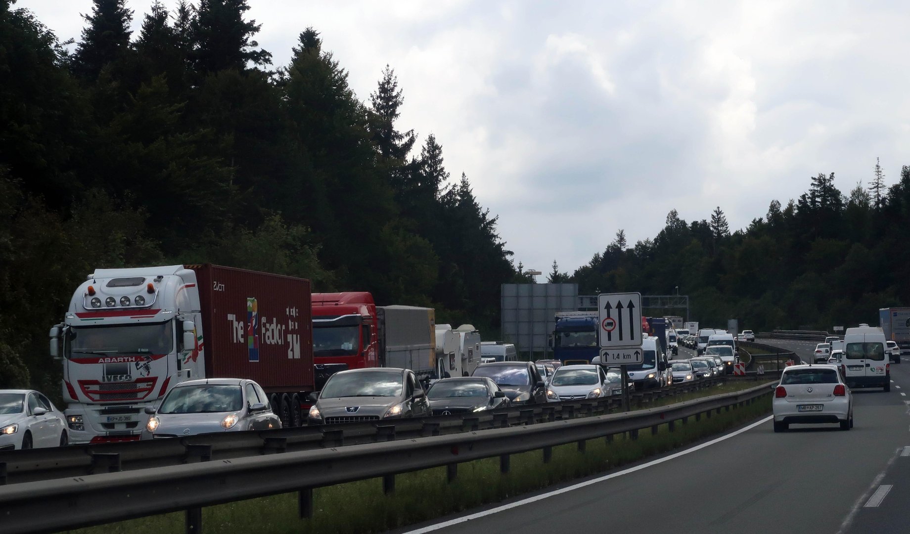 Vozniki, pozor: na nekaterih cestah že nastajajo zastoji - Promet - Metropolitan.si