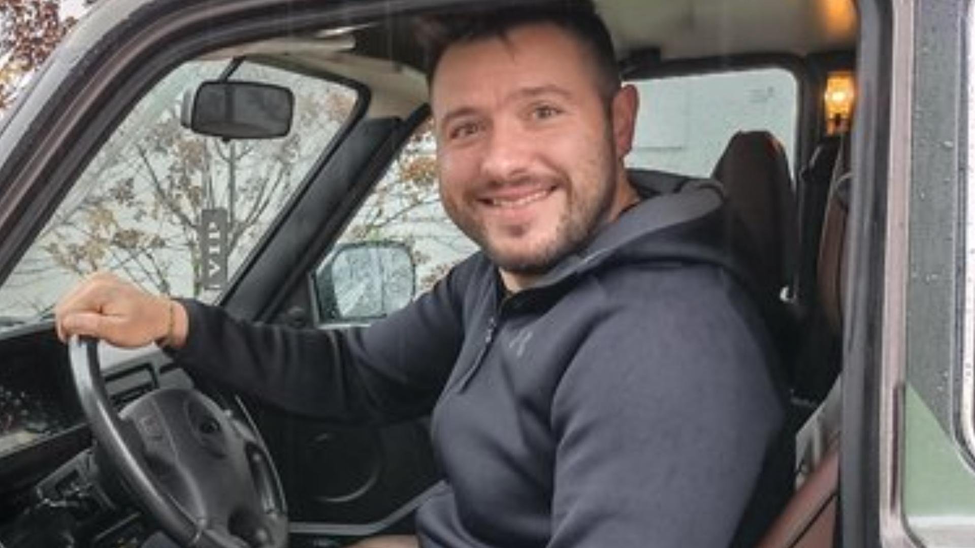 Ne boste verjeli, s kakšnim avtomobilom se naokrog prevaža priljubljeni ...