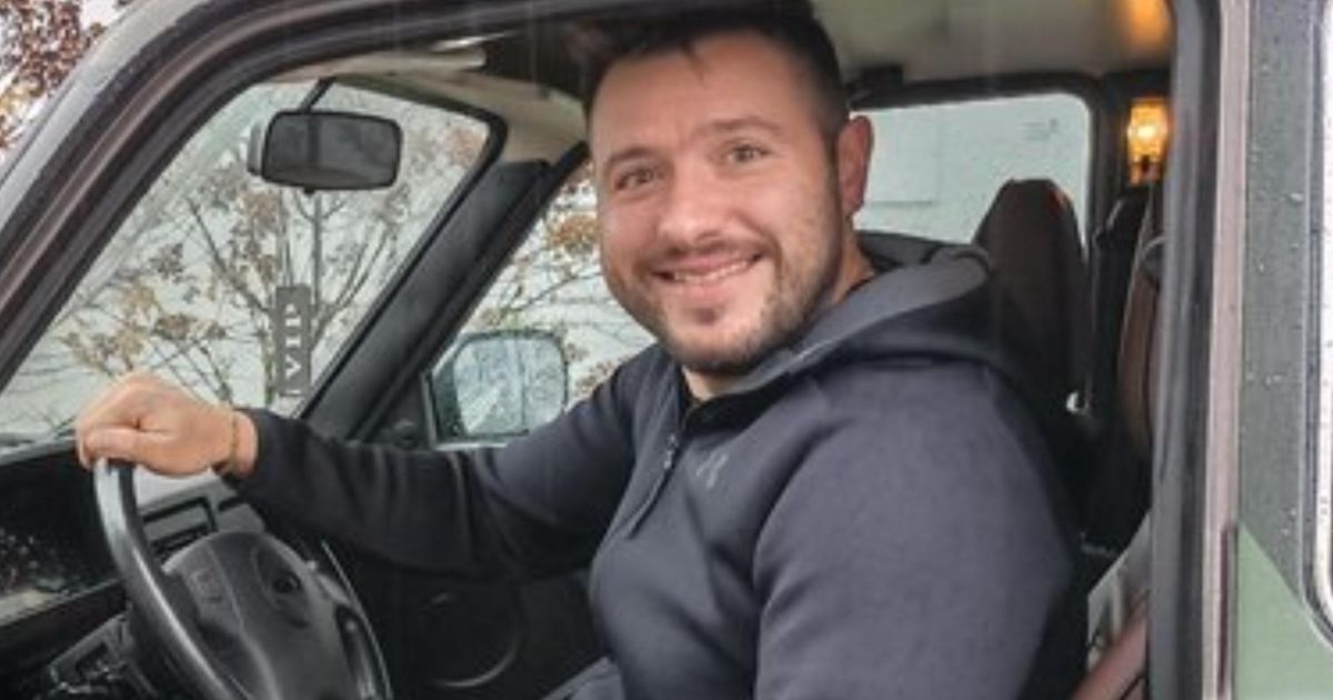 Ne boste verjeli, s kakšnim avtomobilom se naokrog prevaža priljubljeni ...