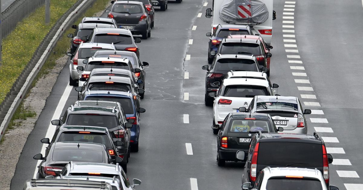 Vozniki, pozor! Na avtocesti so zaradi prometne nesreče v obeh smereh nastali zastoji ...