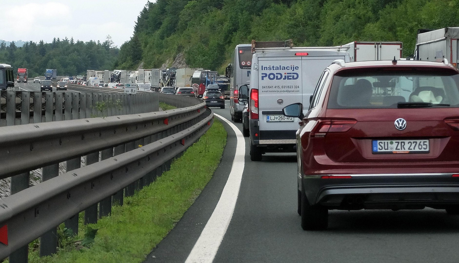 Na slovenskih cestah več zastojev: preverite, katerim odsekom se je bolje izogniti - Metropolitan.si