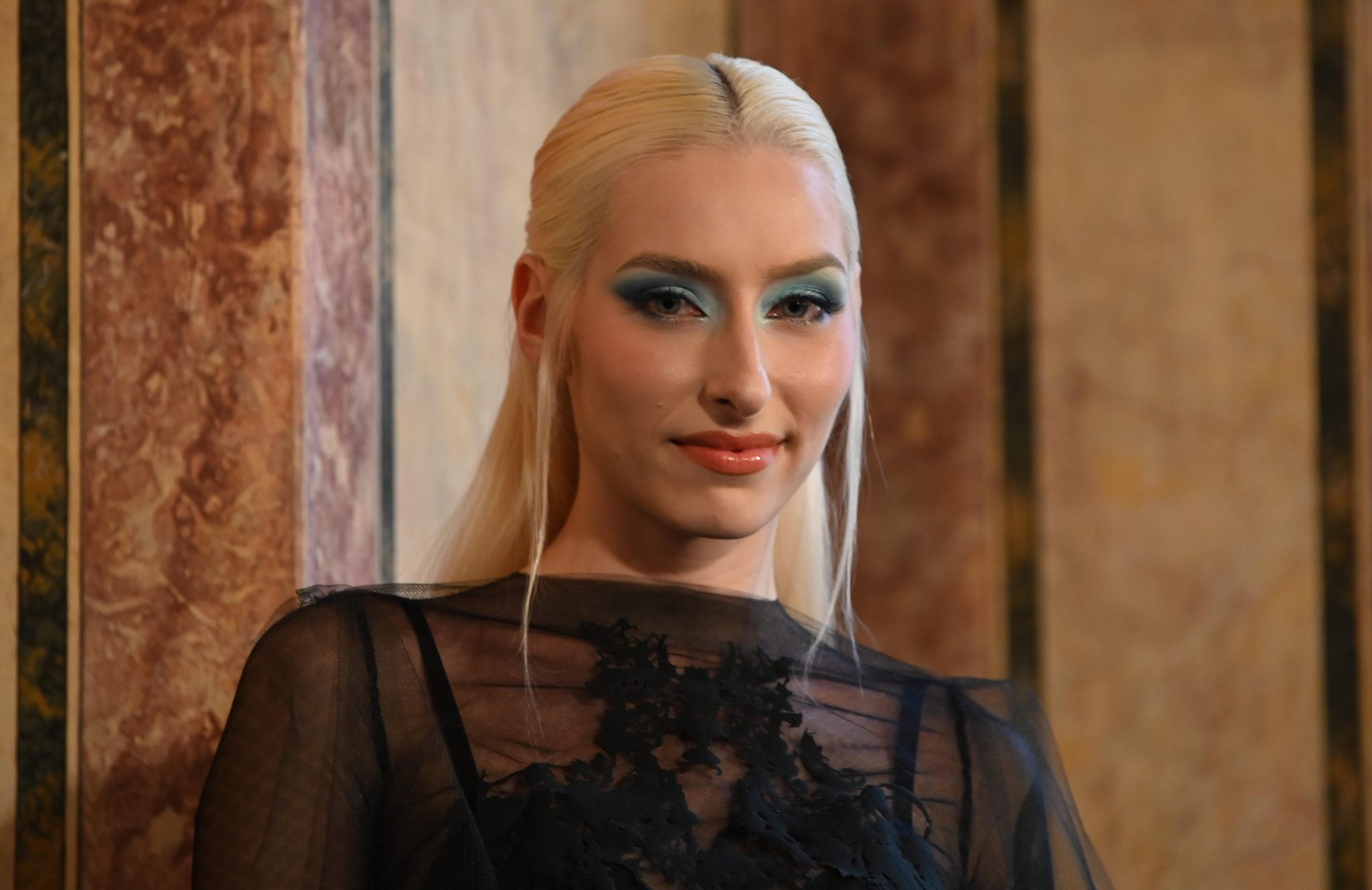 Znana Slovenka ostro nad odločitev RTV, ki na Evrovizijo pošilja pevko ...