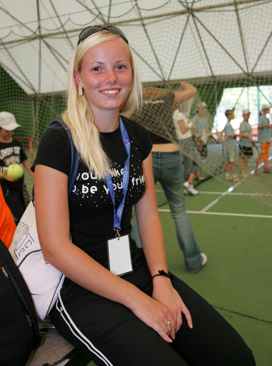 Od poskočne teniške igralke do mične Plestenjakove srčne izbranke ...