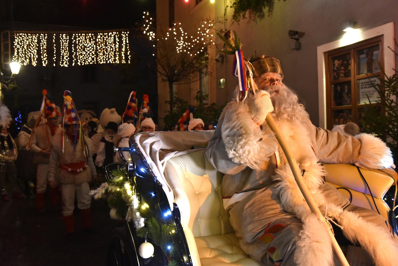 Dedek Mraz po dolgi poti tik pred Ljubljano, kdaj in kje ga lahko ...