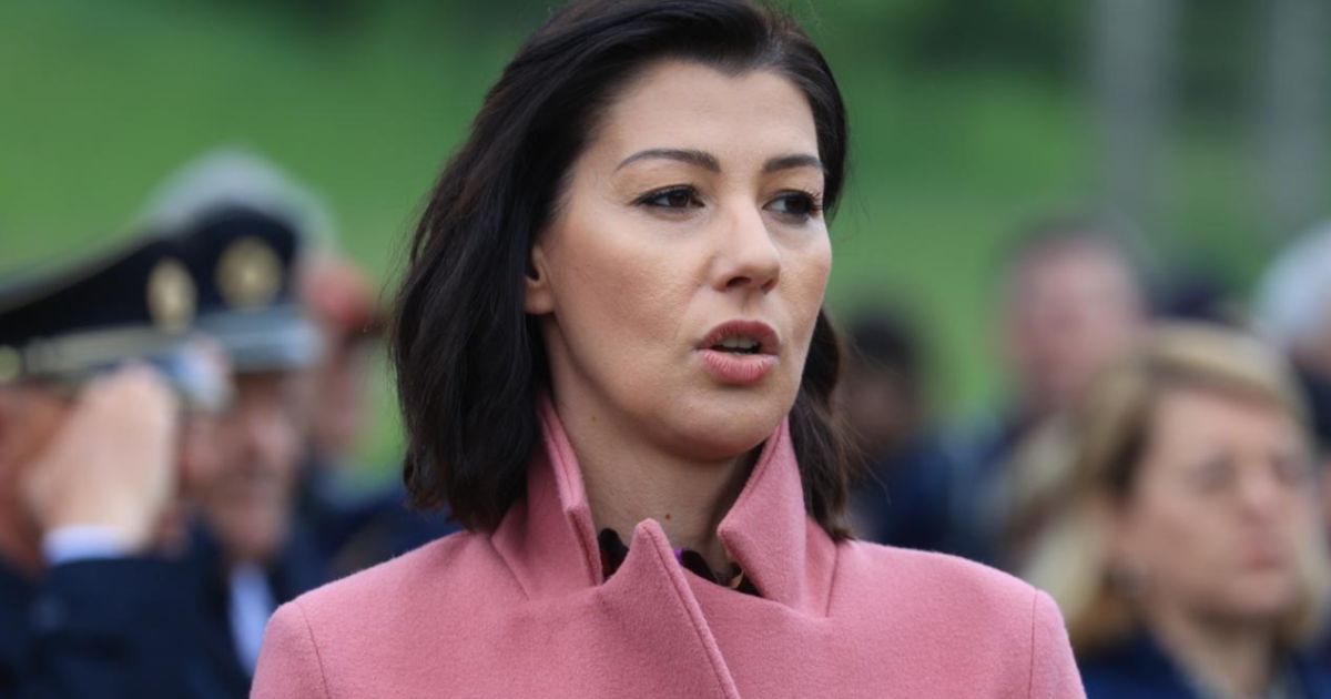 Dominika Švarc Pipan zavita v črnino, žaluje za ljubo osebo ...