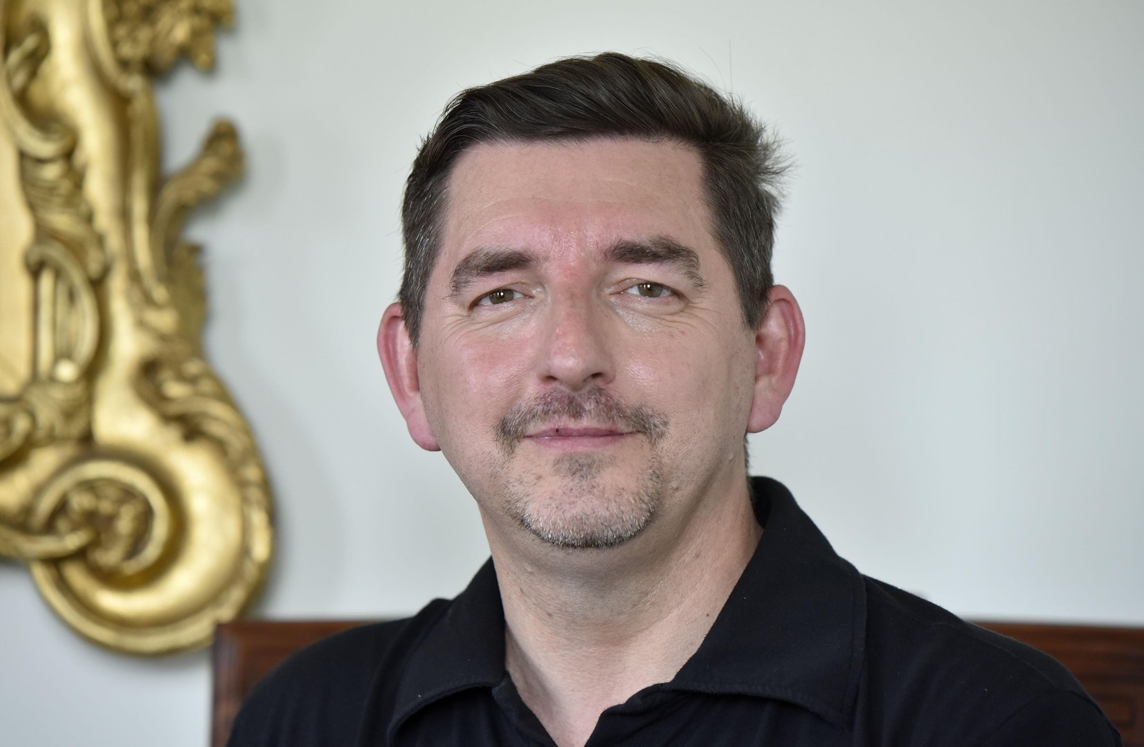 Pirc Musarjeva za N1 o mesečnem nadomestilu, ki ga prejema njen mož ...