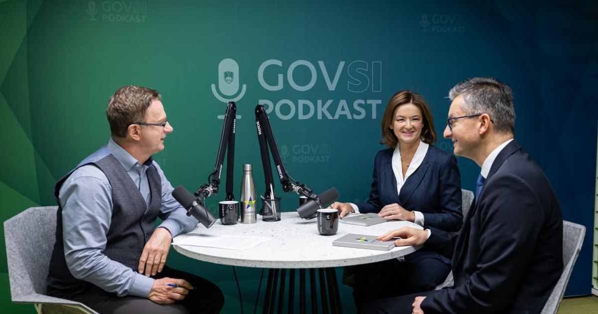 Takšne voditelje iščejo za vladni podkast: pičlih 50 minut dela za ...