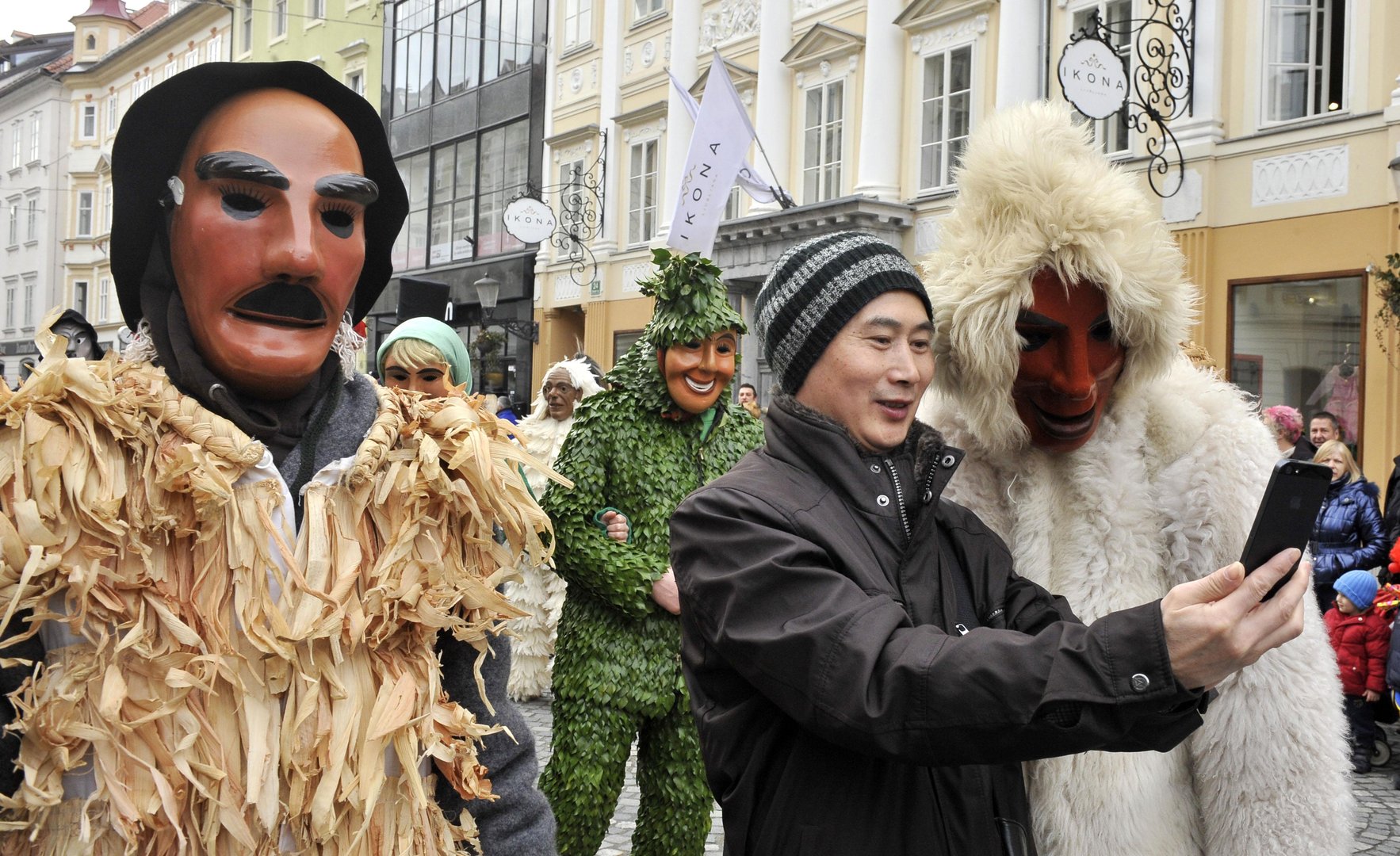 Pustni karnevali po Sloveniji: Kam se odpraviti na najbolj norčavo ...
