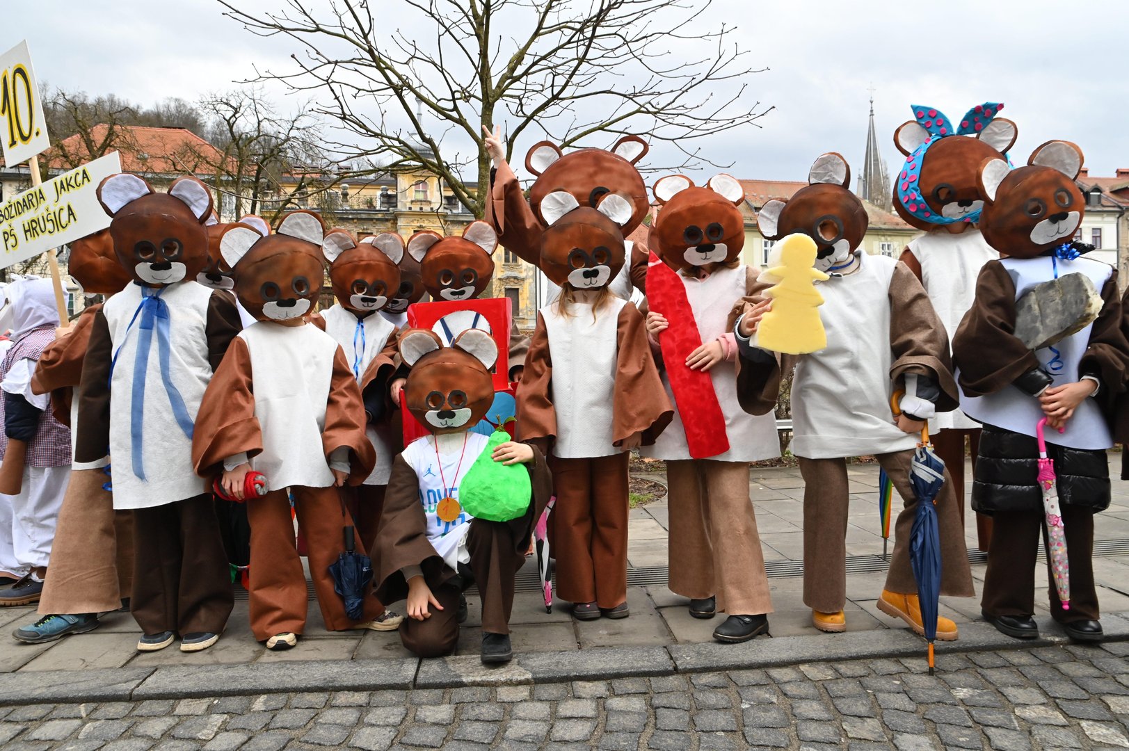 Pregnal jih ni niti dež: pustne maske zavzele ljubljanske ulice (FOTO ...