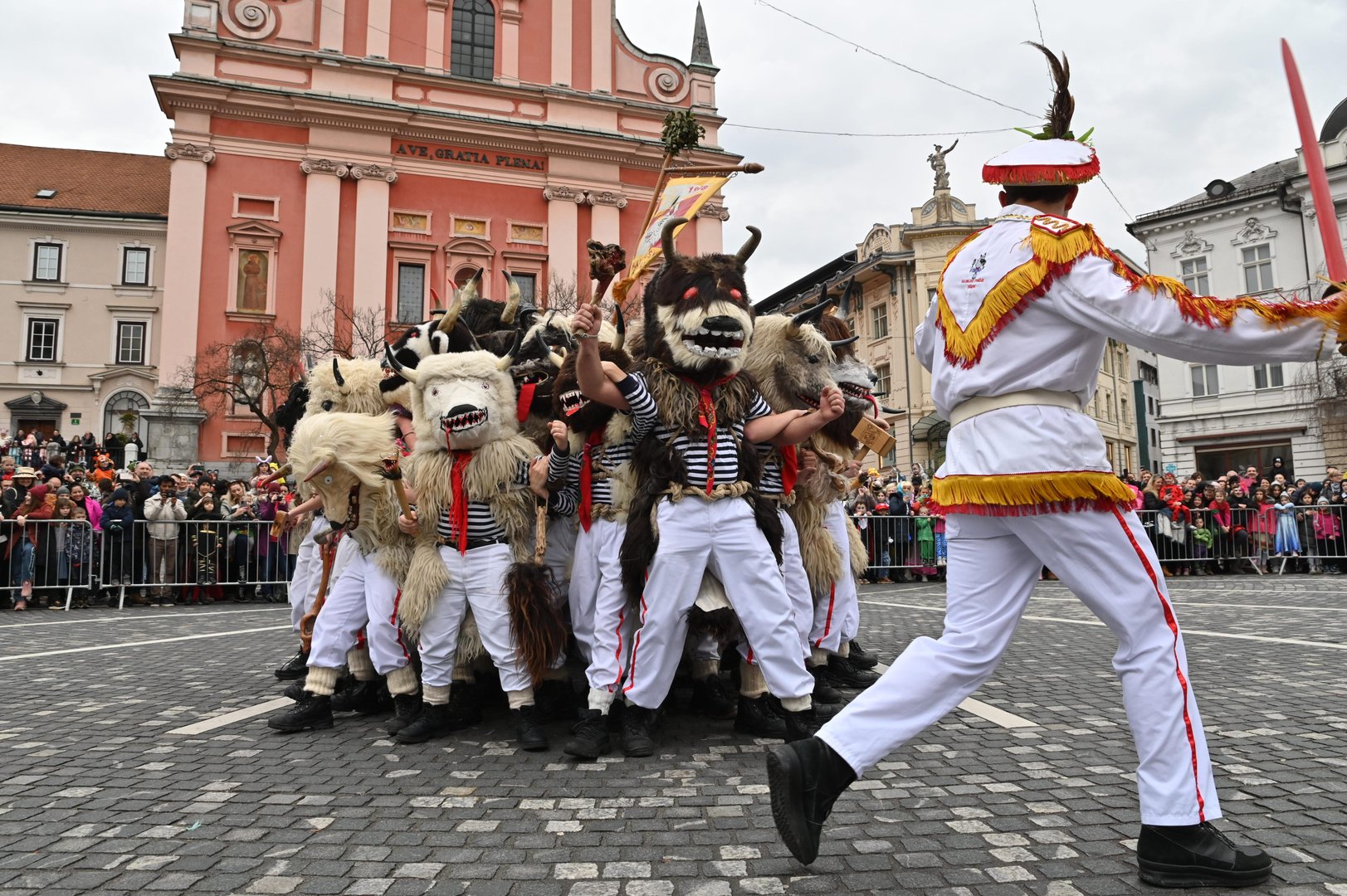 Pregnal jih ni niti dež: pustne maske zavzele ljubljanske ulice (FOTO ...