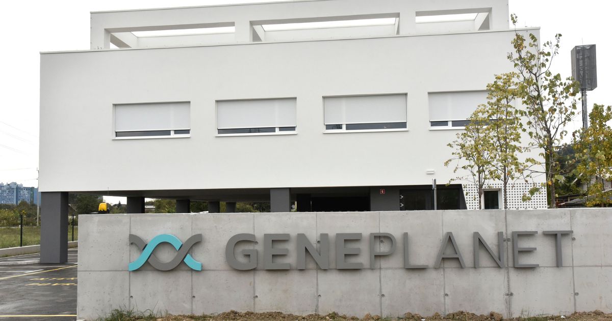Podjetju Geneplanet, ki je v času epidemije dobavilo sporne ...