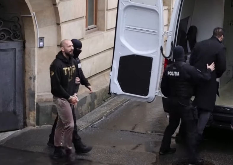 Romuni so zloglasnima Britancema na roke nataknili lisice, vse obtožbe ...