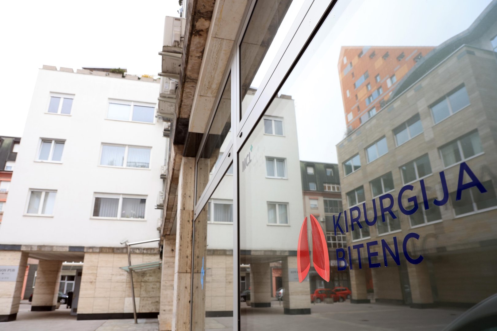 Zasebni zdravnik lani od ZZZS prejel vrtoglavih 8,2 milijona evrov ...