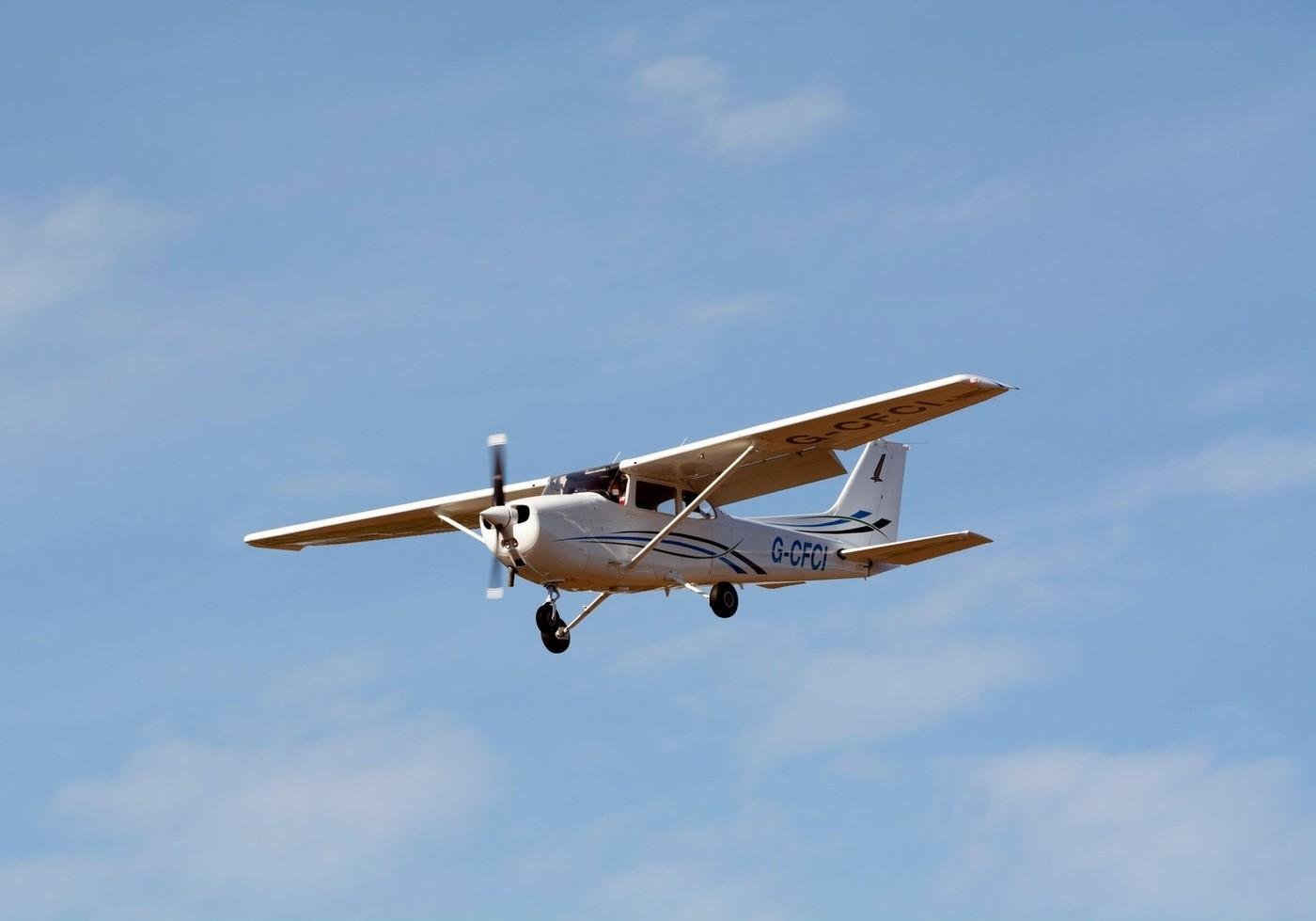 Športno letalo nenadoma izginilo z radarja (slabo vreme onemogoča ...