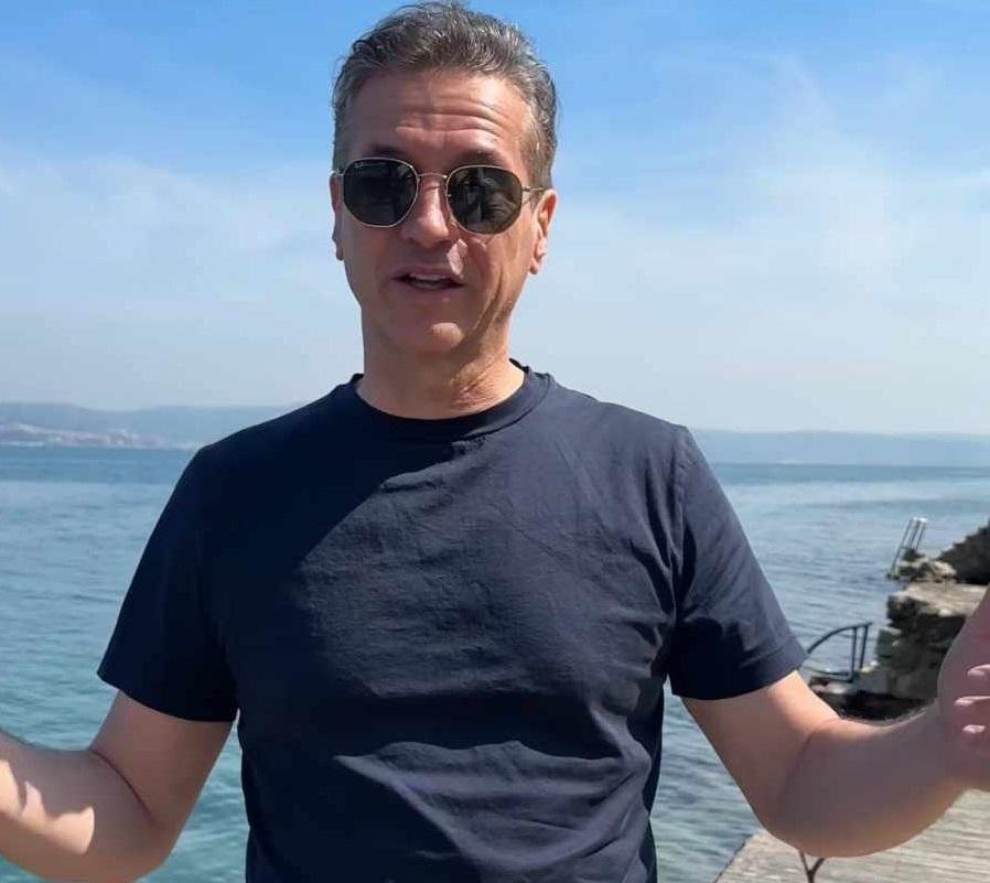 Tudi Robert Golob je izkoristil najtoplejši dan v letu, poslal je ...