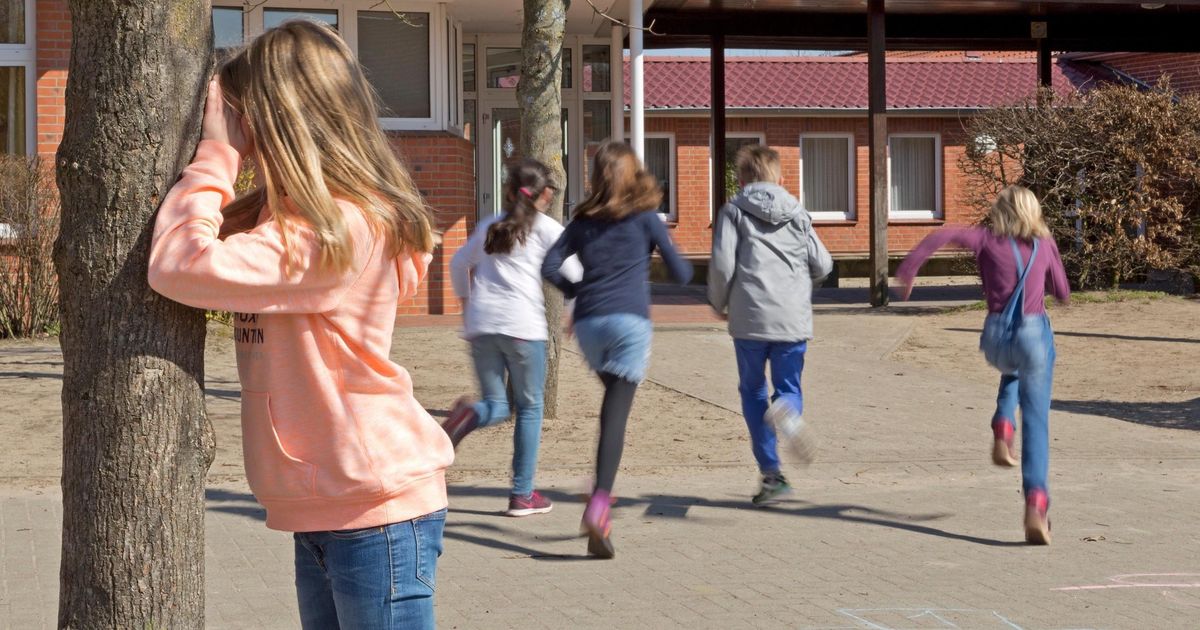 Dečke in deklice so v ločenih skupinah pustili same za 5 dni: rezultati ...