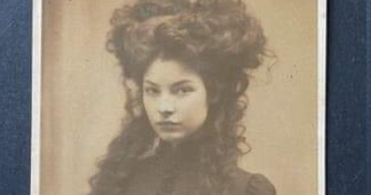 Kdo je skrivnostna lepotica na več kot 150 let stari fotografiji ...