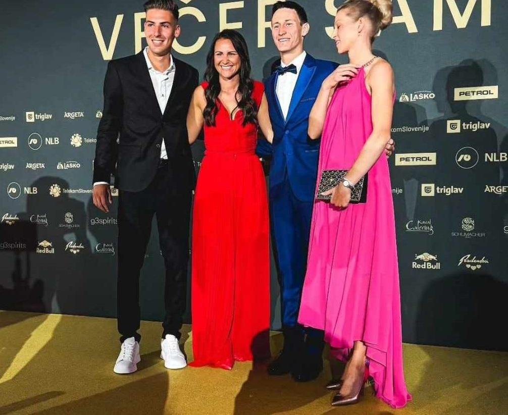 Tako lepo so se ob zaključku sezone oblekli naši junaki in junakinje ...