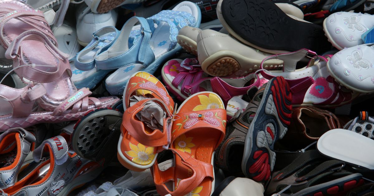 V otroških čevljih iz priljubljene spletne trgovine našli strupene ...