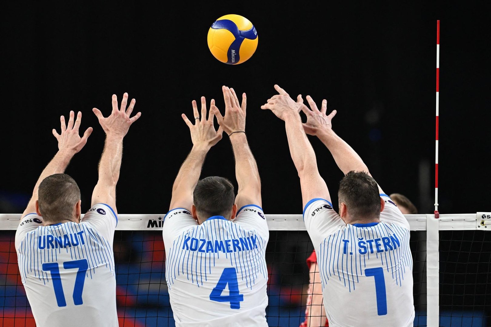 Slovenski odbojkarji z eno nogo že v Parizu - Metropolitan.si