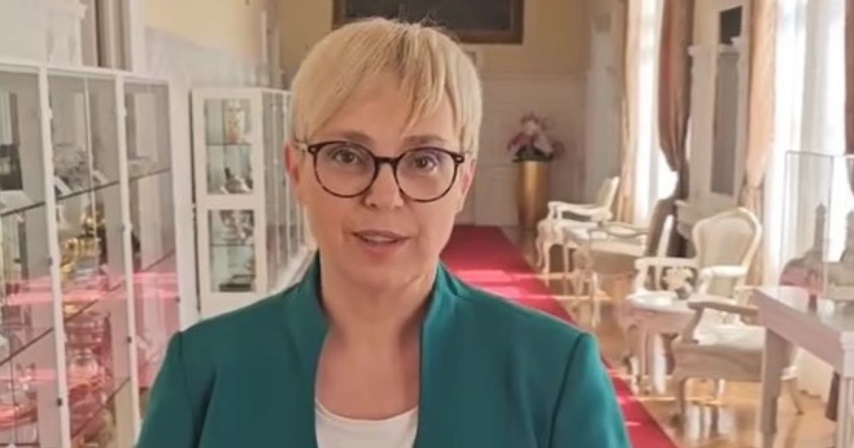 Kako je živeti s 14 varnostniki? Nataša Pirc Musar razkrila, kje lahko nakupuje čisto sama ...