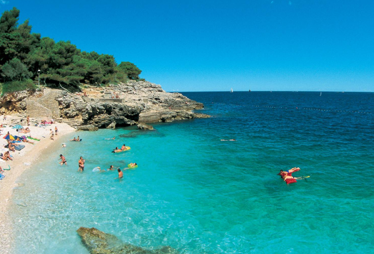 Havajska plaža, o kateri vsi govorijo, je le streljaj od Slovenije ...