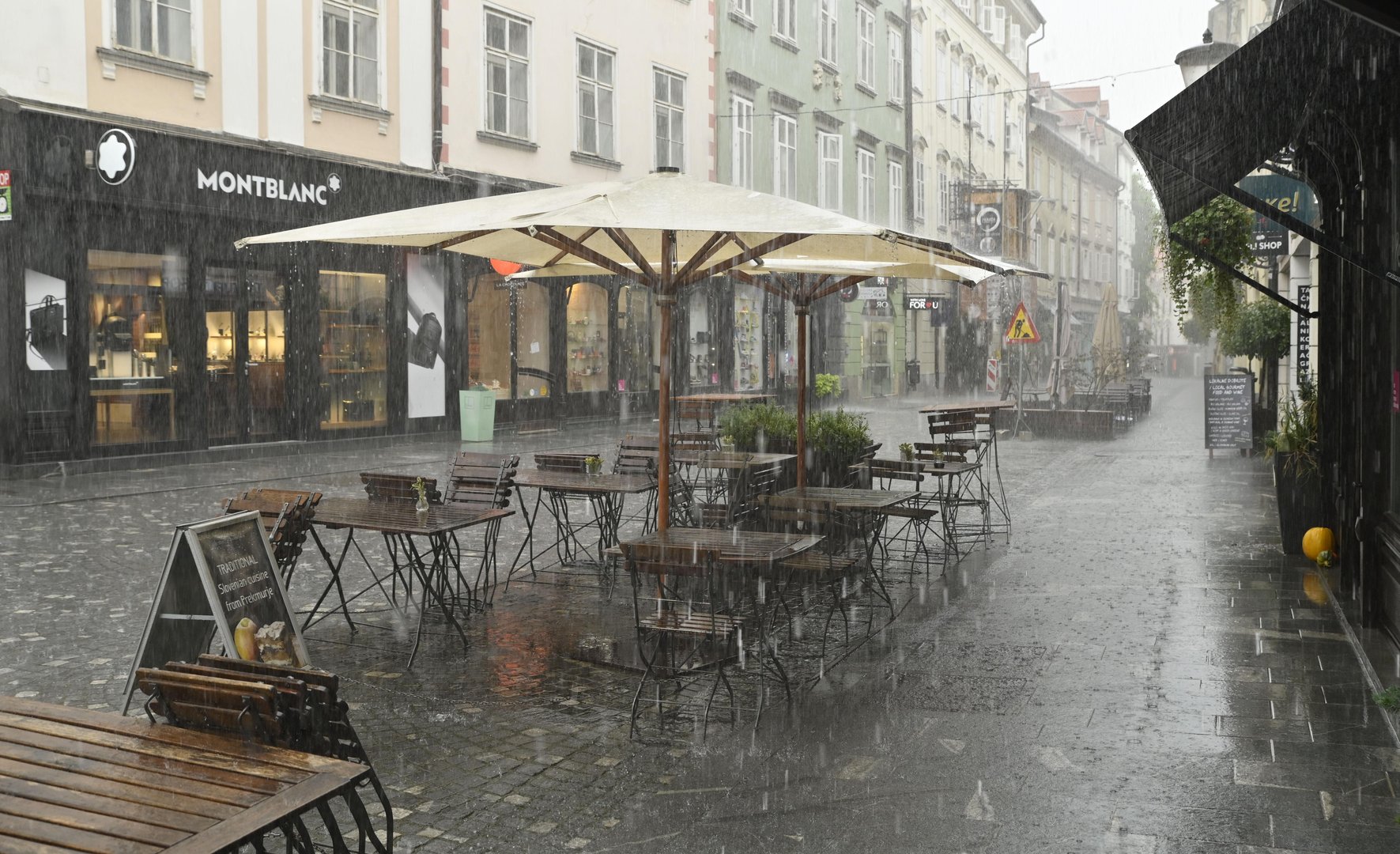Nemirno vremensko dogajanje: kdaj lahko pričakujemo sonce in kdaj ...