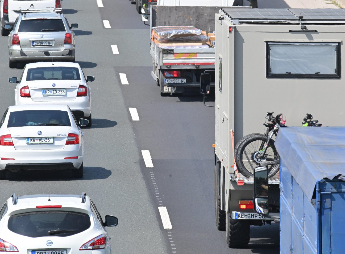 Vozniki, pozor: na nekaterih cestah nastajajo zastoji - Promet - Metropolitan.si