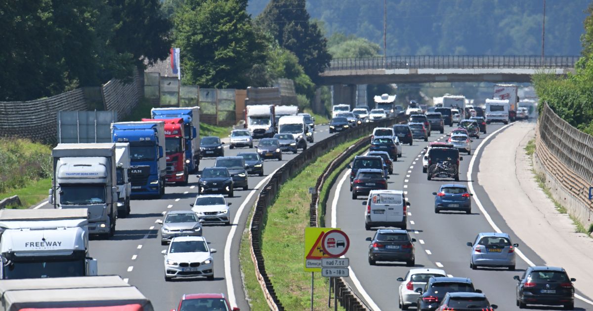 Vozniki, pozor: na nekaterih cestah nastajajo zastoji - Promet - Metropolitan.si