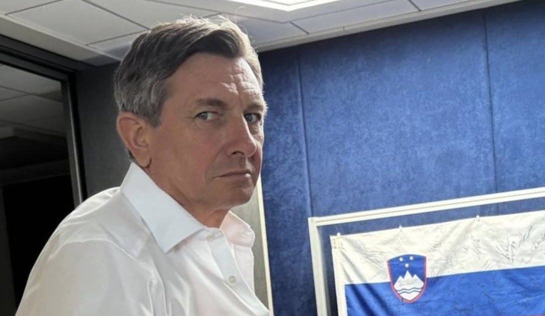 Borut Pahor na Instagramu razkril svojo pisarniško skrivnost ...
