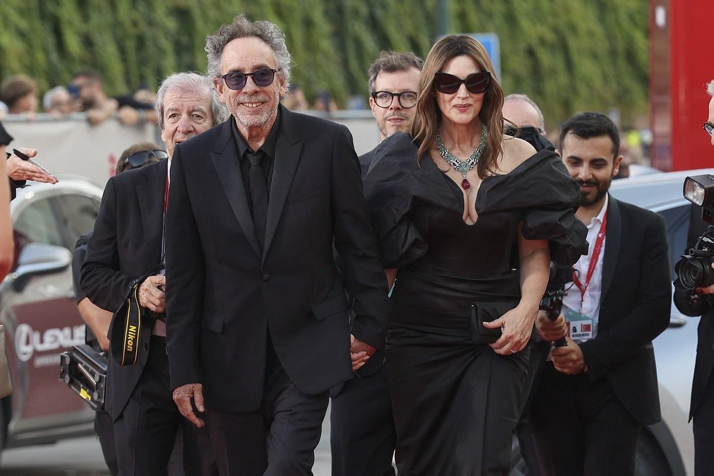 Monica Bellucci, kot je nismo vajeni: en detajl na njej je še posebej ...