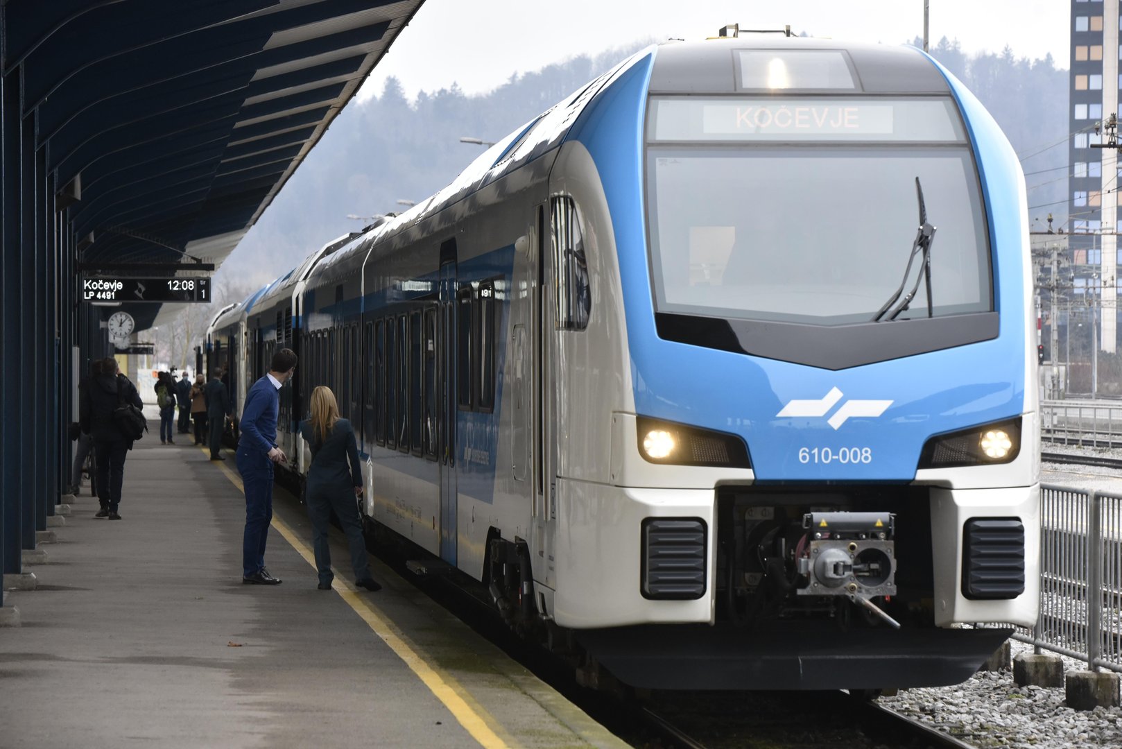 Slovenski vlaki: po novem manj povezav na ključni progi - Metropolitan.si