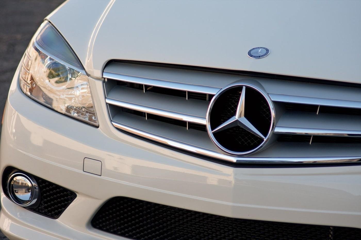 V tem mestu so vsi avtomobili beli - razlog za to vas bo presenetil ...