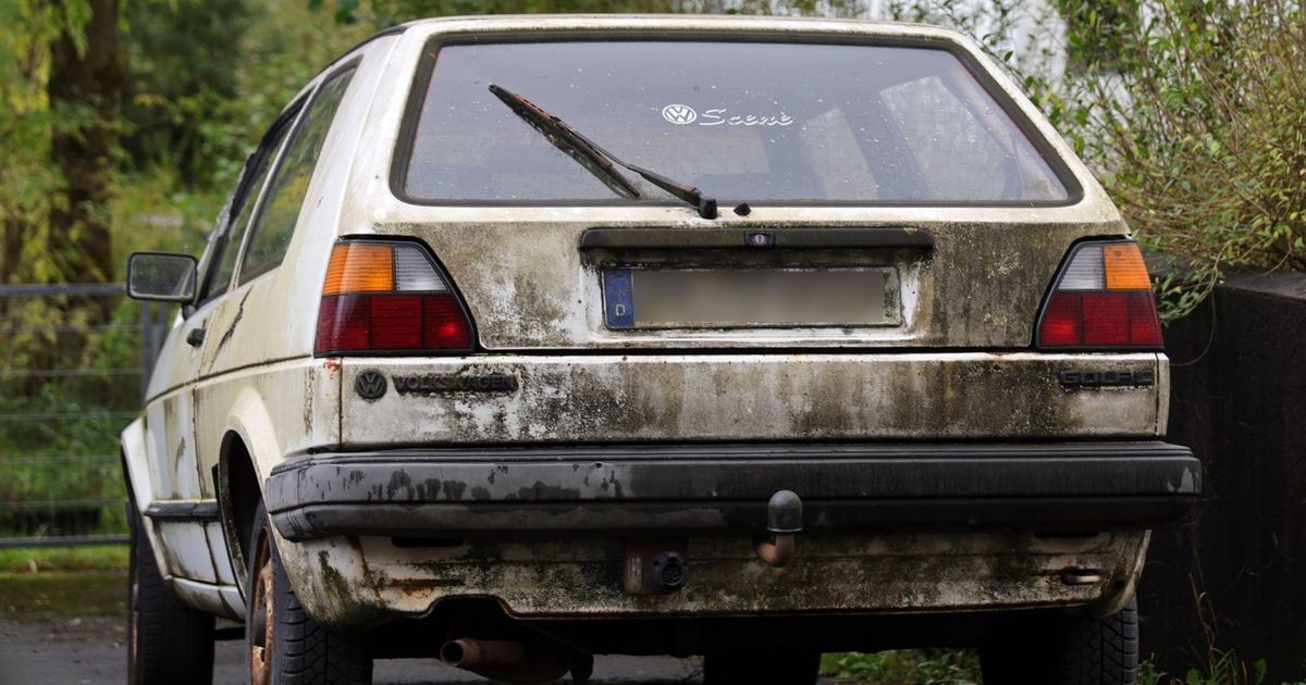 Na servis pripeljal starega golfa: ko so ga dvignili, mehaniki niso ...