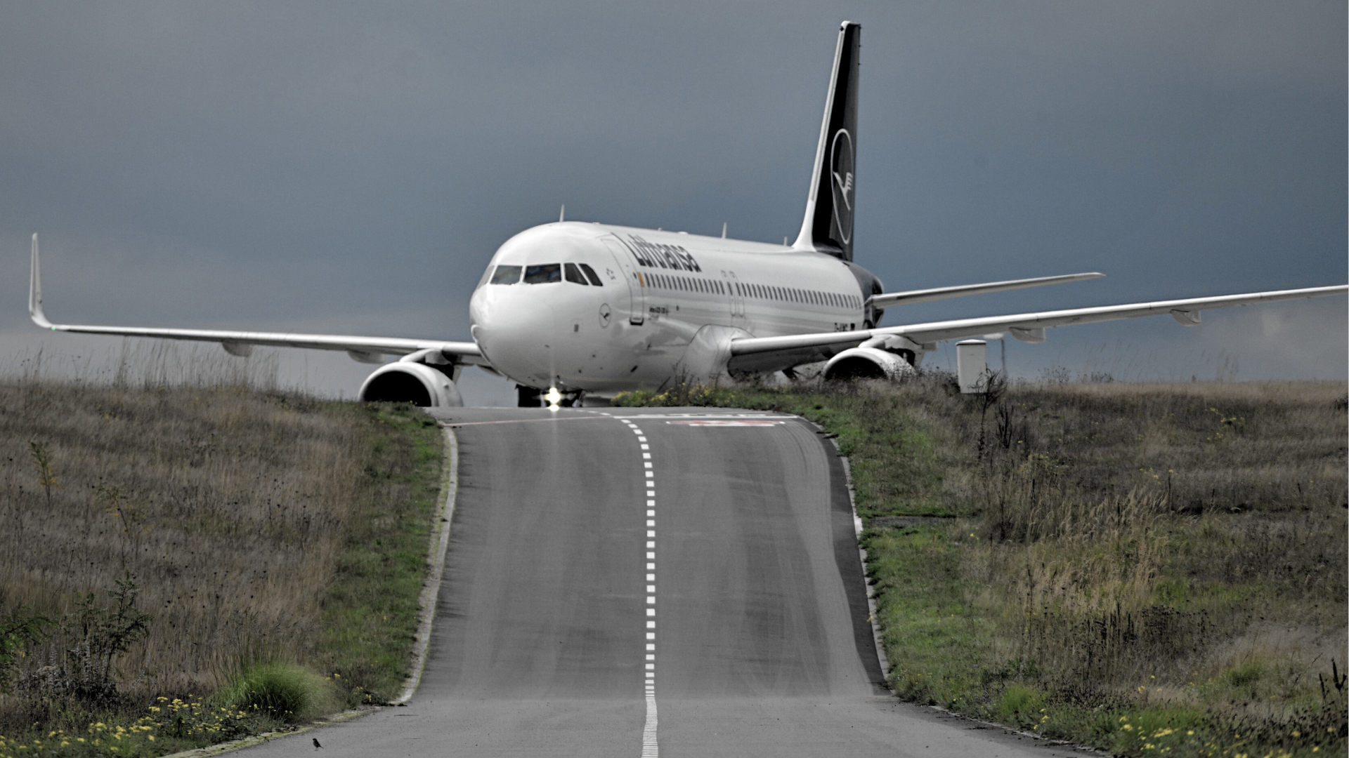 Tragedija na letališču: pogledali v podvozje letala in naleteli na ...
