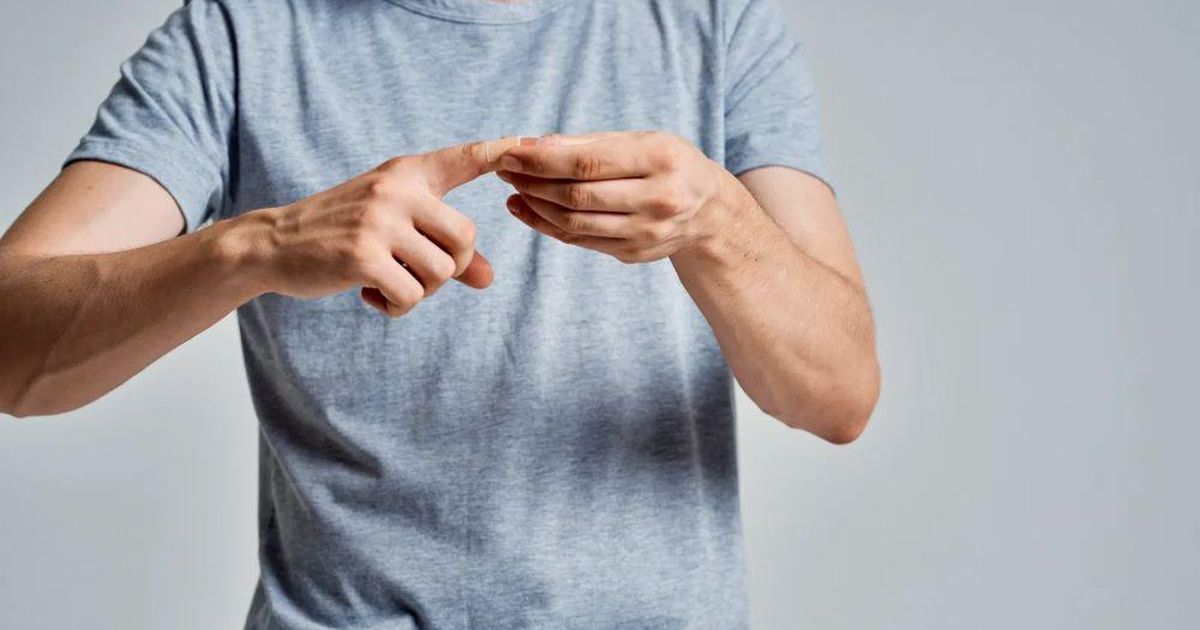 Kladivasti prsti – Poškodba »Mallet finger« - Metropolitan.si