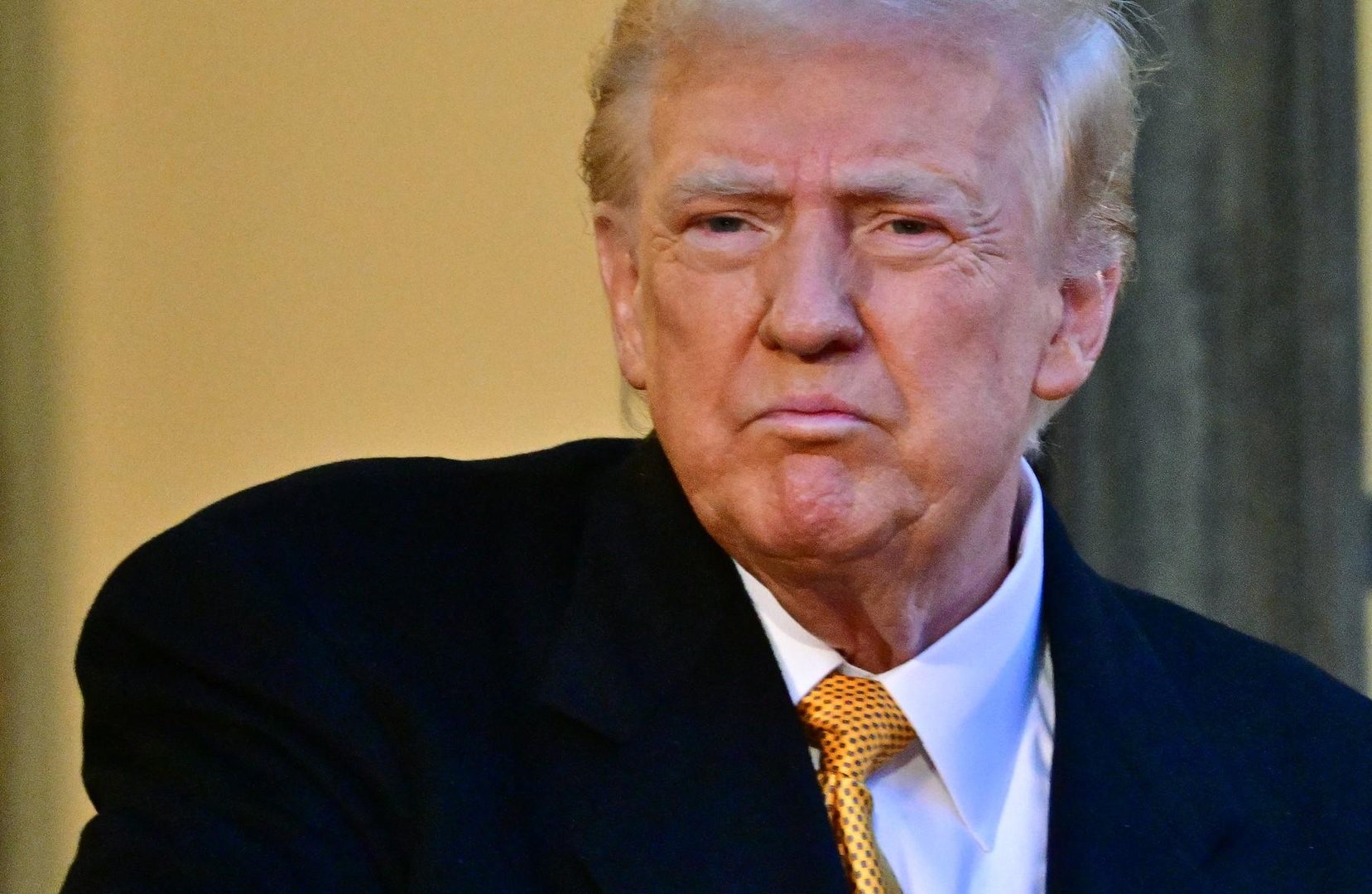 Donald Trump pokazal svojo novo pričesko, splet pa se je takoj odzval ...