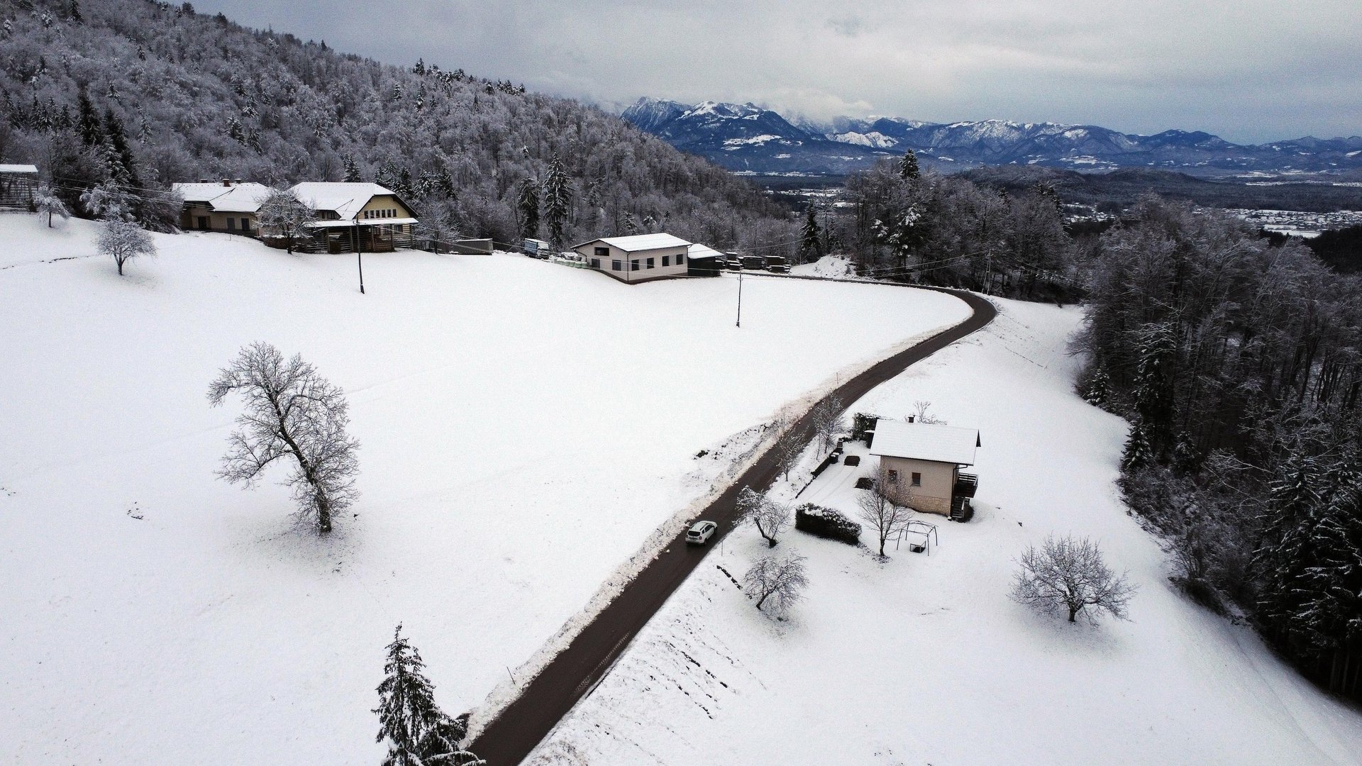 Sneg smo dočakali, zima je tu! Prihajata še severnik in burja, ki bosta ...