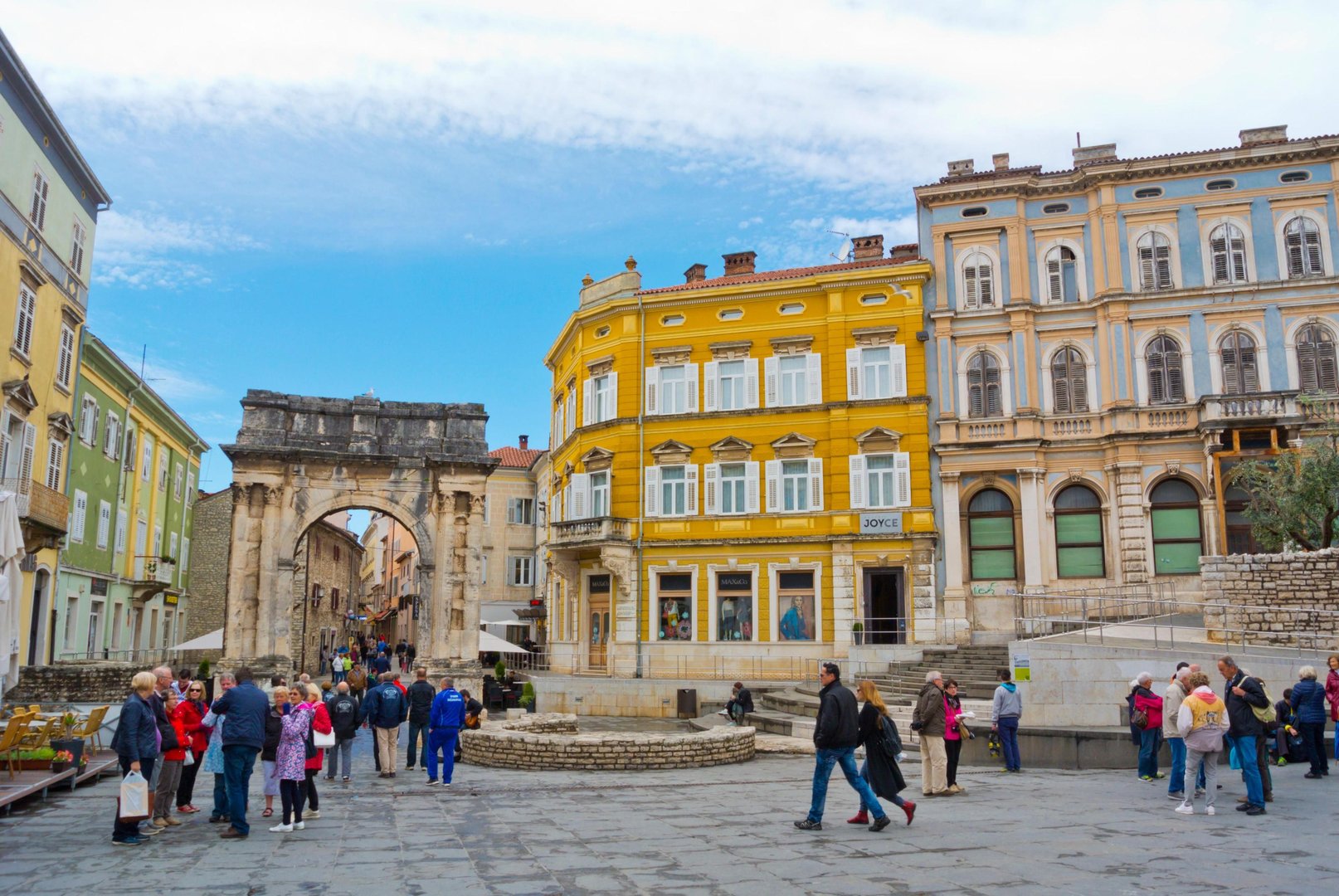 Prebivalec Pulja posnel vse bolj pogostega mestnega obiskovalca (ljudje ...