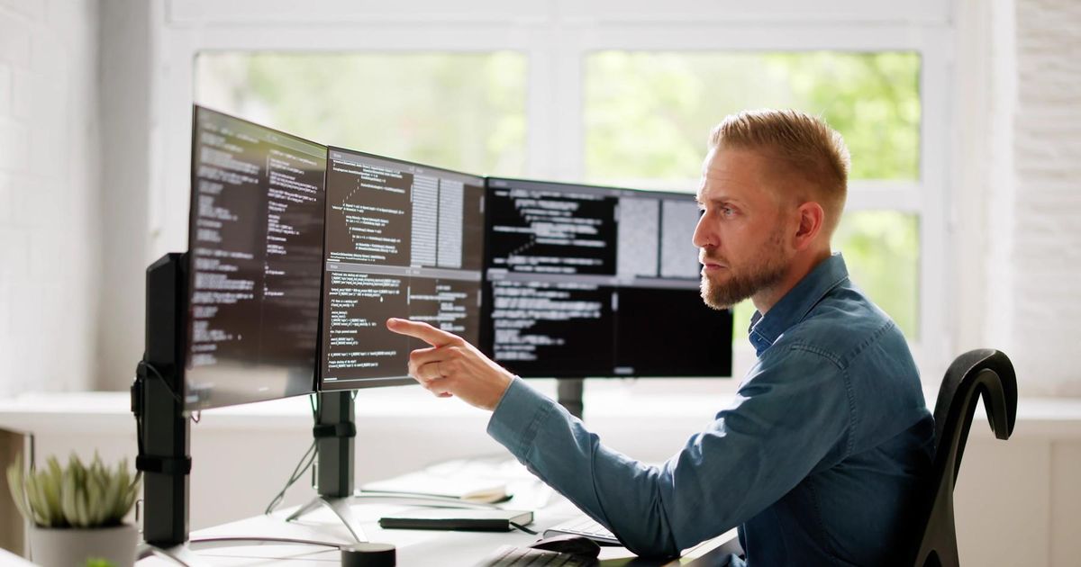 S pomočjo umetne inteligence se je programer prijavil na kar 1.000 ...