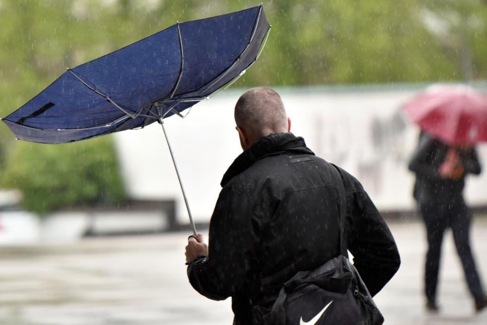 Srhljive napovedi vremenoslovcev se uresničujejo: močan veter po ...