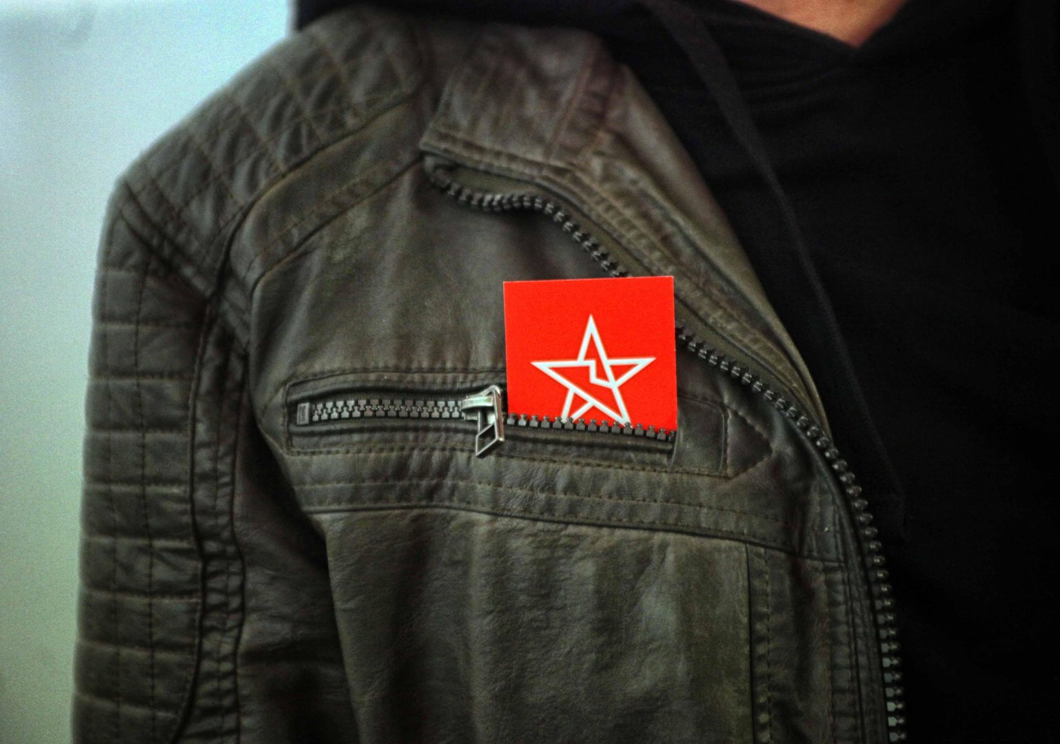 Levica se krči: najmanjša vladna stranka ima v parlamentu po novem ...