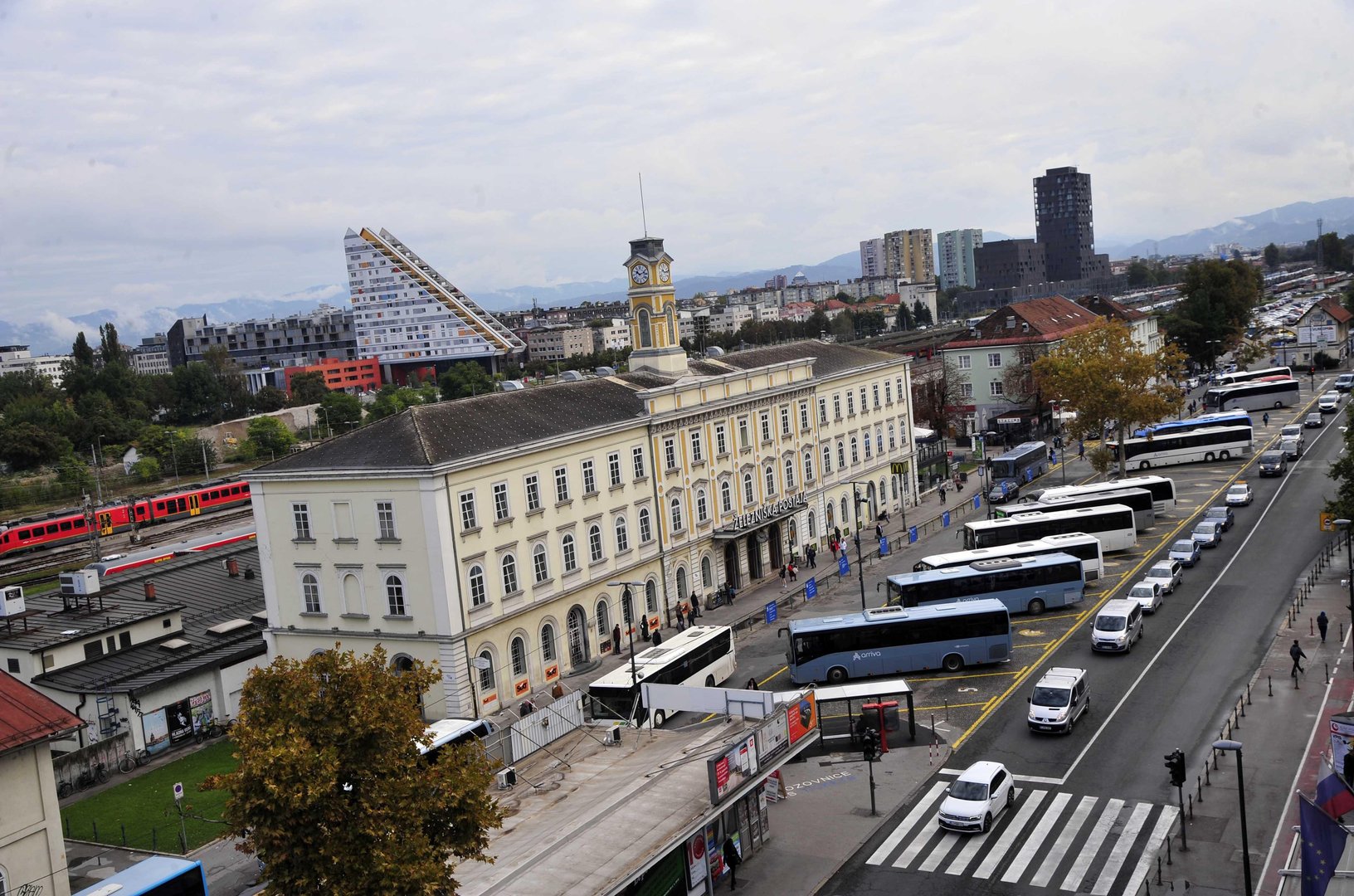 Je to najbolj nevarna postaja mestnega avtobusa v Ljubljani? Nagneteni ...