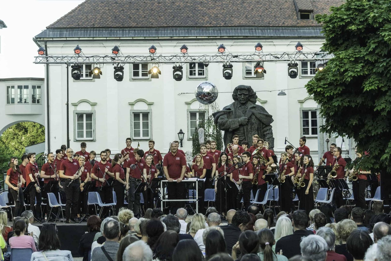 "Ko srce poljubi note" – najlepše melodije Matjaža Vlašiča z gosti - Metropolitan.si