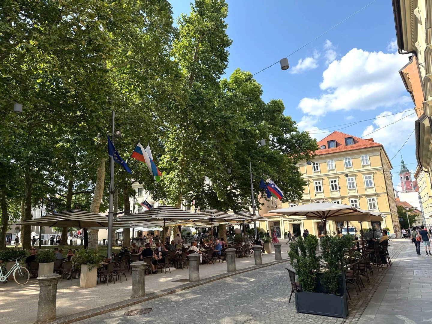 Vsak dan ob istem šanku: kultni ljubljanski bar, ki se ga je med ...