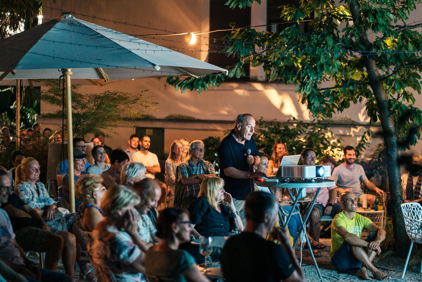 V zelenem ljubljanskem kotičku Vrt Lili Novy je poletje glasbeno zelo ...