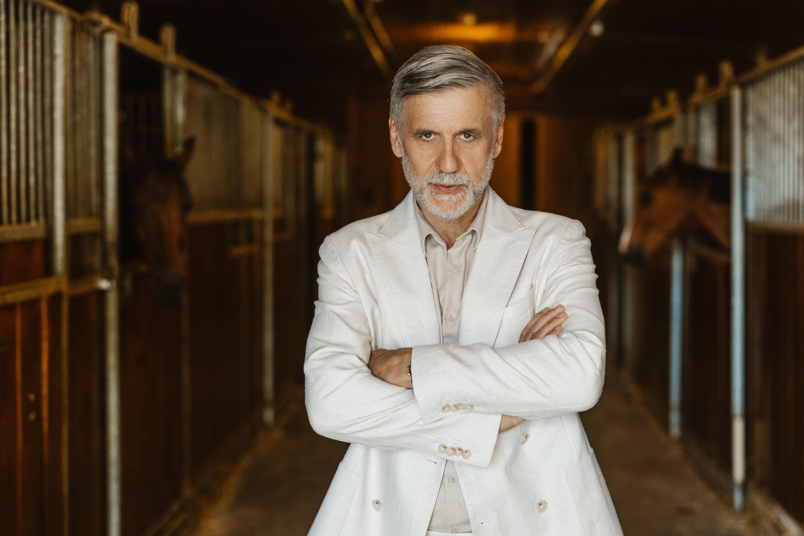 Bogatija, zdrahe, družinske skrivnosti, helikopter in glavni junaki ...